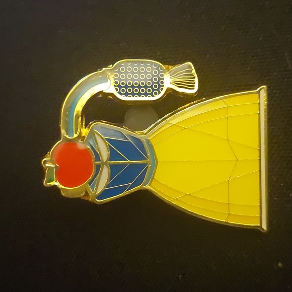 Disney | Jewelry | Disney Snow White Pin | Poshmark